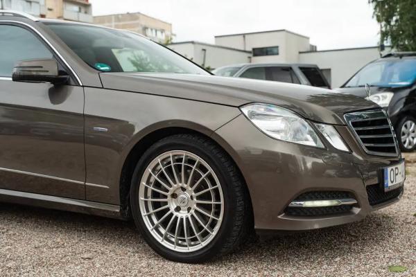 Brūns Mercedes-Benz e-200 2011 Liepāja, ar dzinēja tilpumu 2.20 L un nobraukumu 258 tūkst. km par 7700 €, foto 9 vietnē AUTOMOTO.COM.LV