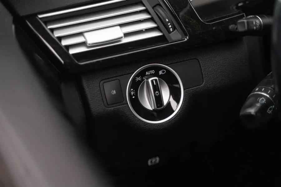 Коричневый Мерседес E 200 2011 в Лиепая, объемом двигателя 2.20 л и пробегом 258 тыс. км за 7700 €, фото 23 на AUTOMOTO.COM.LV