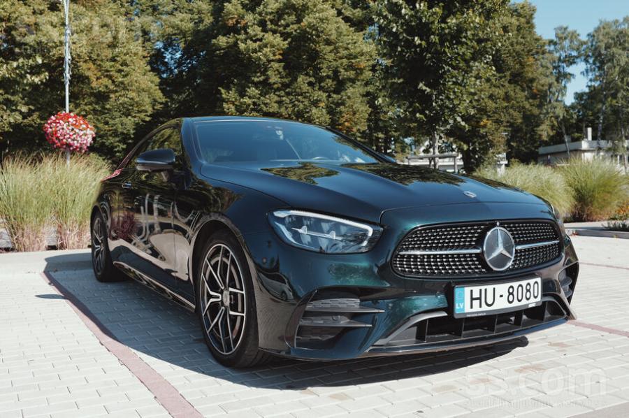 Зеленый Мерседес E 200 2023 в Юрмала, объемом двигателя 2.00 л и пробегом 82 тыс. км за 39000 €, фото 1 на AUTOMOTO.COM.LV