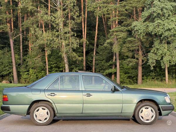 Зеленый Мерседес E 200 1991 в Вильнюс, объемом двигателя 2.00 л и пробегом 195 тыс. км за 7350 €, фото 5 на AUTOMOTO.COM.LV