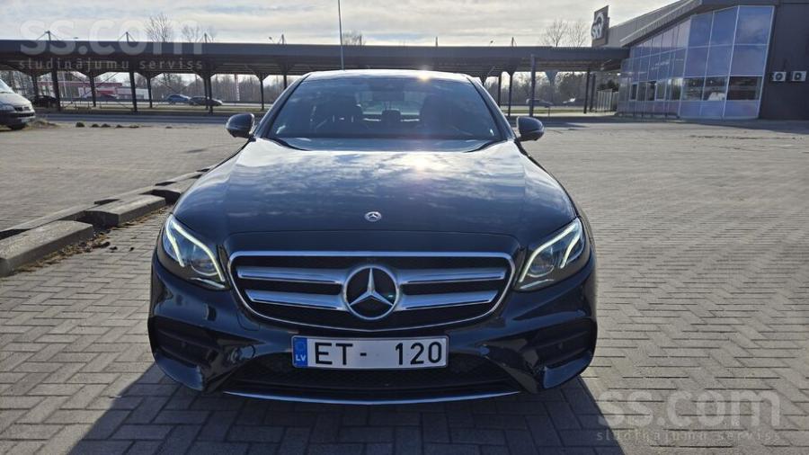 Зеленый Мерседес E 200 2018 в Рига, объемом двигателя 2.00 л и пробегом 135 тыс. км за 20000 €, фото 1 на AUTOMOTO.COM.LV