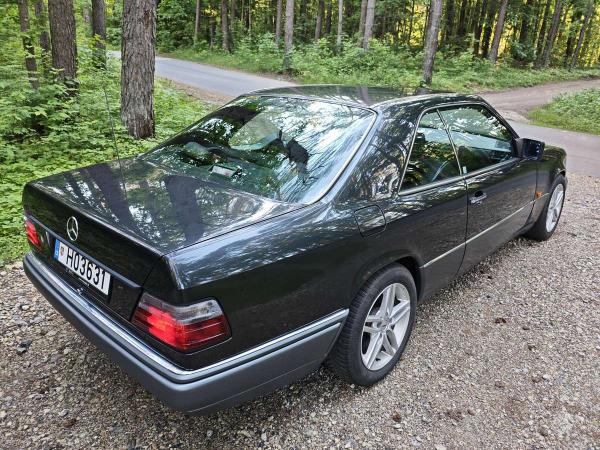 Серый Мерседес E 200 1994 в Вильнюс, объемом двигателя 2.00 л и пробегом 355 тыс. км за 6700 €, фото 5 на AUTOMOTO.COM.LV