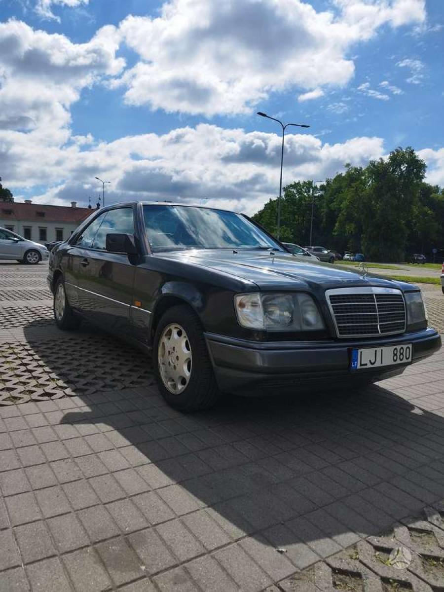 Grey Mercedes-Benz e-200 1994 in Kaunas, with an engine capacity of 2.00 L and mileage of 176 thousand km for 9500 €, photo 3 on AUTOMOTO.COM.LV