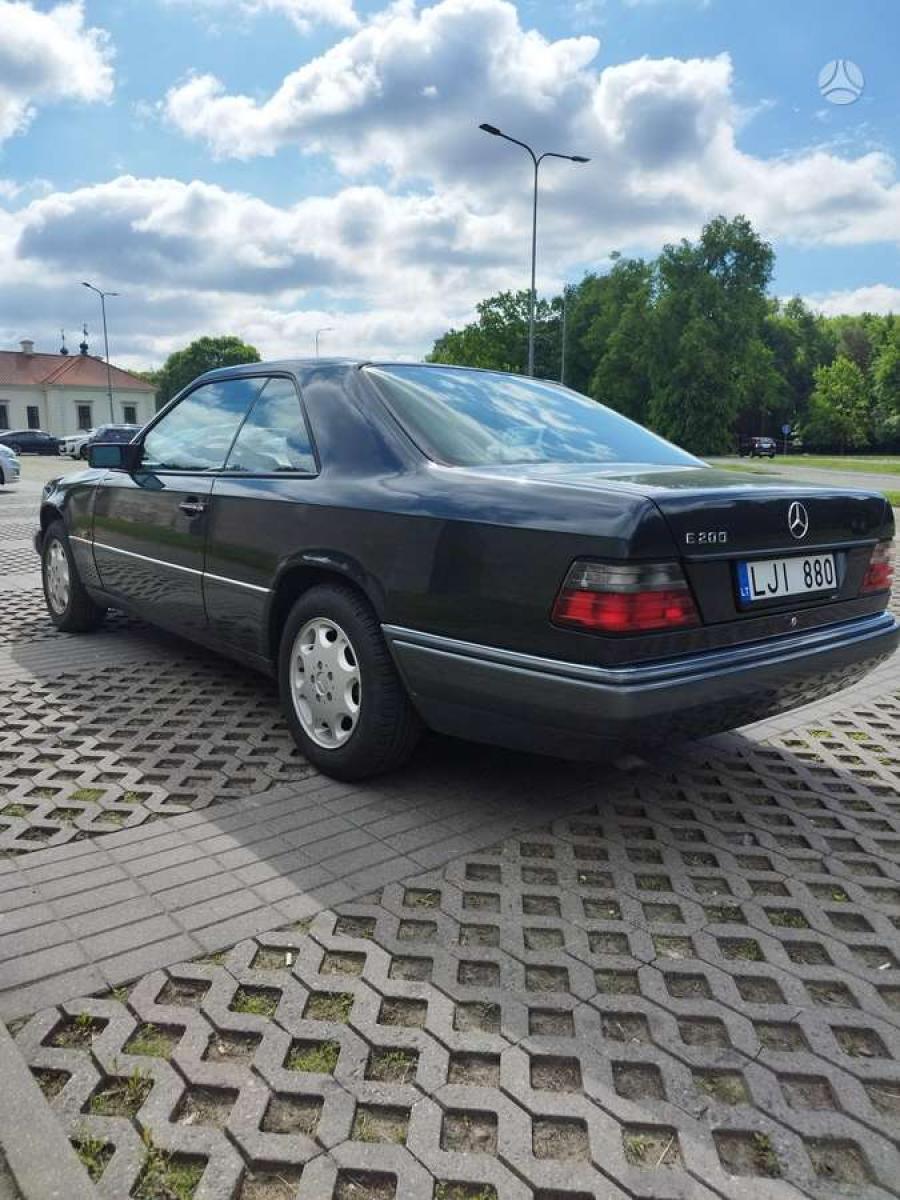 Grey Mercedes-Benz e-200 1994 in Kaunas, with an engine capacity of 2.00 L and mileage of 176 thousand km for 9500 €, photo 4 on AUTOMOTO.COM.LV