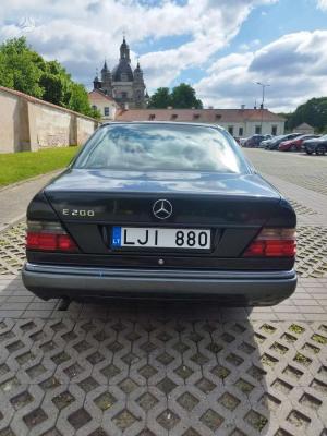 Grey Mercedes-Benz e-200 1994 in Kaunas, with an engine capacity of 2.00 L and mileage of 176 thousand km for 9500 €, photo 6 on AUTOMOTO.COM.LV