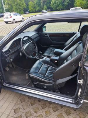 Grey Mercedes-Benz e-200 1994 in Kaunas, with an engine capacity of 2.00 L and mileage of 176 thousand km for 9500 €, photo 7 on AUTOMOTO.COM.LV