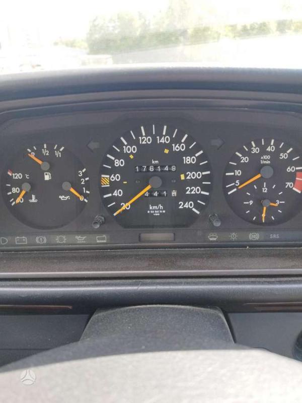 Grey Mercedes-Benz e-200 1994 in Kaunas, with an engine capacity of 2.00 L and mileage of 176 thousand km for 9500 €, photo 7 on AUTOMOTO.COM.LV