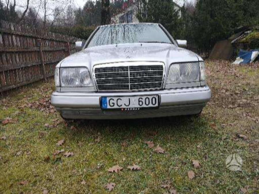 Grey Mercedes-Benz e-200 1995 in Kaunas, with an engine capacity of 2.00 L and mileage of 280 thousand km for 5500 €, photo 3 on AUTOMOTO.COM.LV