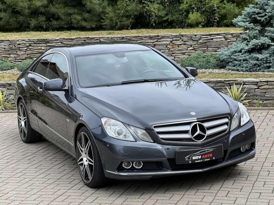 Grey Mercedes-Benz e-200 2010 in Kedainiai, with an engine capacity of 1.80 L and mileage of 246 thousand km for 7950 €, photo 5 on AUTOMOTO.COM.LV
