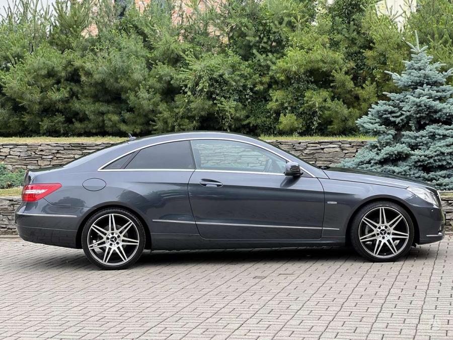 Grey Mercedes-Benz e-200 2010 in Kedainiai, with an engine capacity of 1.80 L and mileage of 246 thousand km for 7950 €, photo 7 on AUTOMOTO.COM.LV