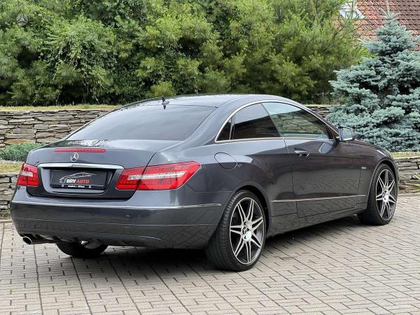 Grey Mercedes-Benz e-200 2010 in Kedainiai, with an engine capacity of 1.80 L and mileage of 246 thousand km for 7950 €, photo 7 on AUTOMOTO.COM.LV