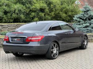 Grey Mercedes-Benz e-200 2010 in Kedainiai, with an engine capacity of 1.80 L and mileage of 246 thousand km for 7950 €, photo 8 on AUTOMOTO.COM.LV