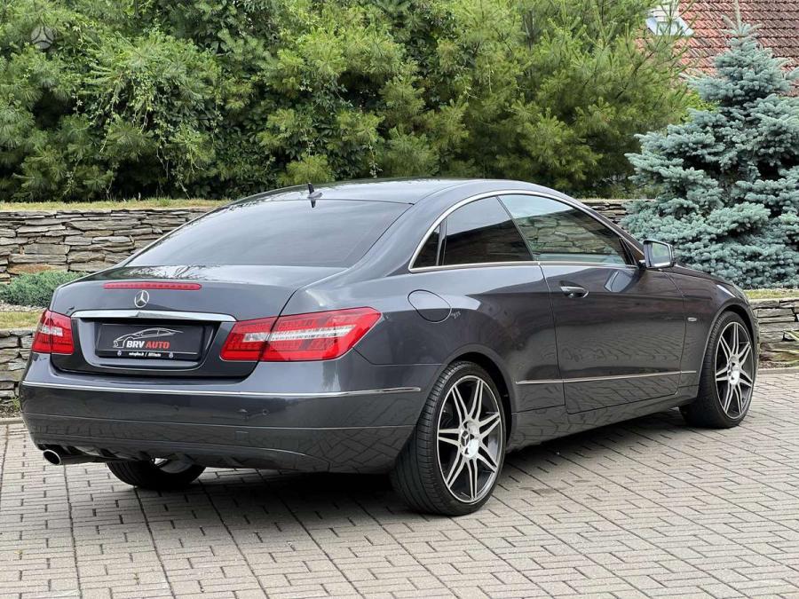 Grey Mercedes-Benz e-200 2010 in Kedainiai, with an engine capacity of 1.80 L and mileage of 246 thousand km for 7950 €, photo 8 on AUTOMOTO.COM.LV