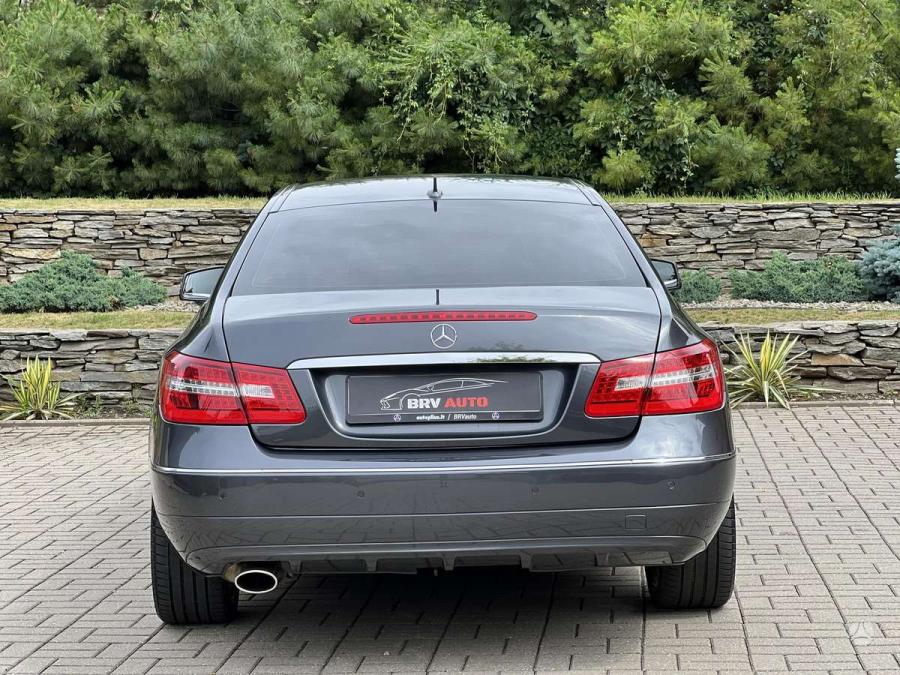 Grey Mercedes-Benz e-200 2010 in Kedainiai, with an engine capacity of 1.80 L and mileage of 246 thousand km for 7950 €, photo 9 on AUTOMOTO.COM.LV