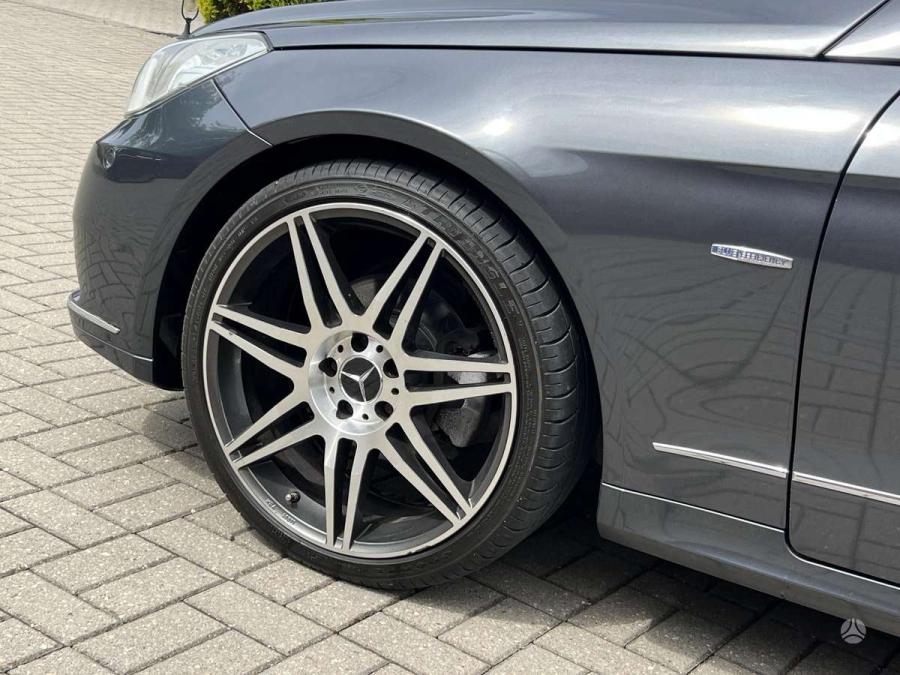 Grey Mercedes-Benz e-200 2010 in Kedainiai, with an engine capacity of 1.80 L and mileage of 246 thousand km for 7950 €, photo 13 on AUTOMOTO.COM.LV