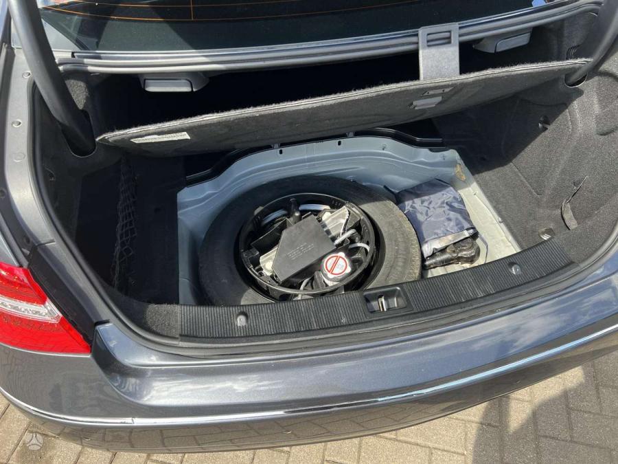 Grey Mercedes-Benz e-200 2010 in Kedainiai, with an engine capacity of 1.80 L and mileage of 246 thousand km for 7950 €, photo 16 on AUTOMOTO.COM.LV