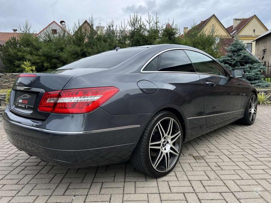 Grey Mercedes-Benz e-200 2010 in Kedainiai, with an engine capacity of 1.80 L and mileage of 246 thousand km for 7950 €, photo 20 on AUTOMOTO.COM.LV