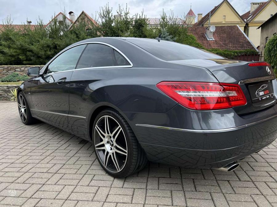 Grey Mercedes-Benz e-200 2010 in Kedainiai, with an engine capacity of 1.80 L and mileage of 246 thousand km for 7950 €, photo 21 on AUTOMOTO.COM.LV