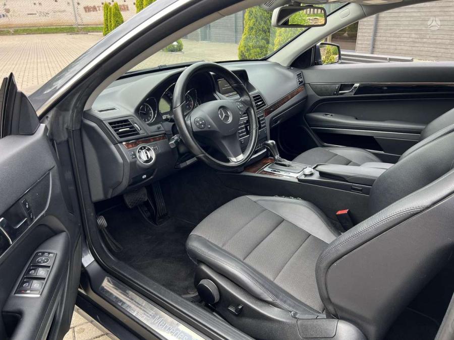 Grey Mercedes-Benz e-200 2010 in Kedainiai, with an engine capacity of 1.80 L and mileage of 246 thousand km for 7950 €, photo 22 on AUTOMOTO.COM.LV