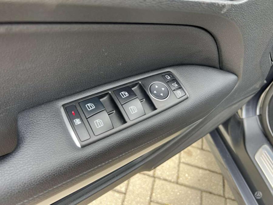 Grey Mercedes-Benz e-200 2010 in Kedainiai, with an engine capacity of 1.80 L and mileage of 246 thousand km for 7950 €, photo 25 on AUTOMOTO.COM.LV