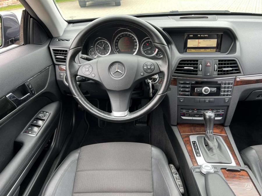 Grey Mercedes-Benz e-200 2010 in Kedainiai, with an engine capacity of 1.80 L and mileage of 246 thousand km for 7950 €, photo 30 on AUTOMOTO.COM.LV