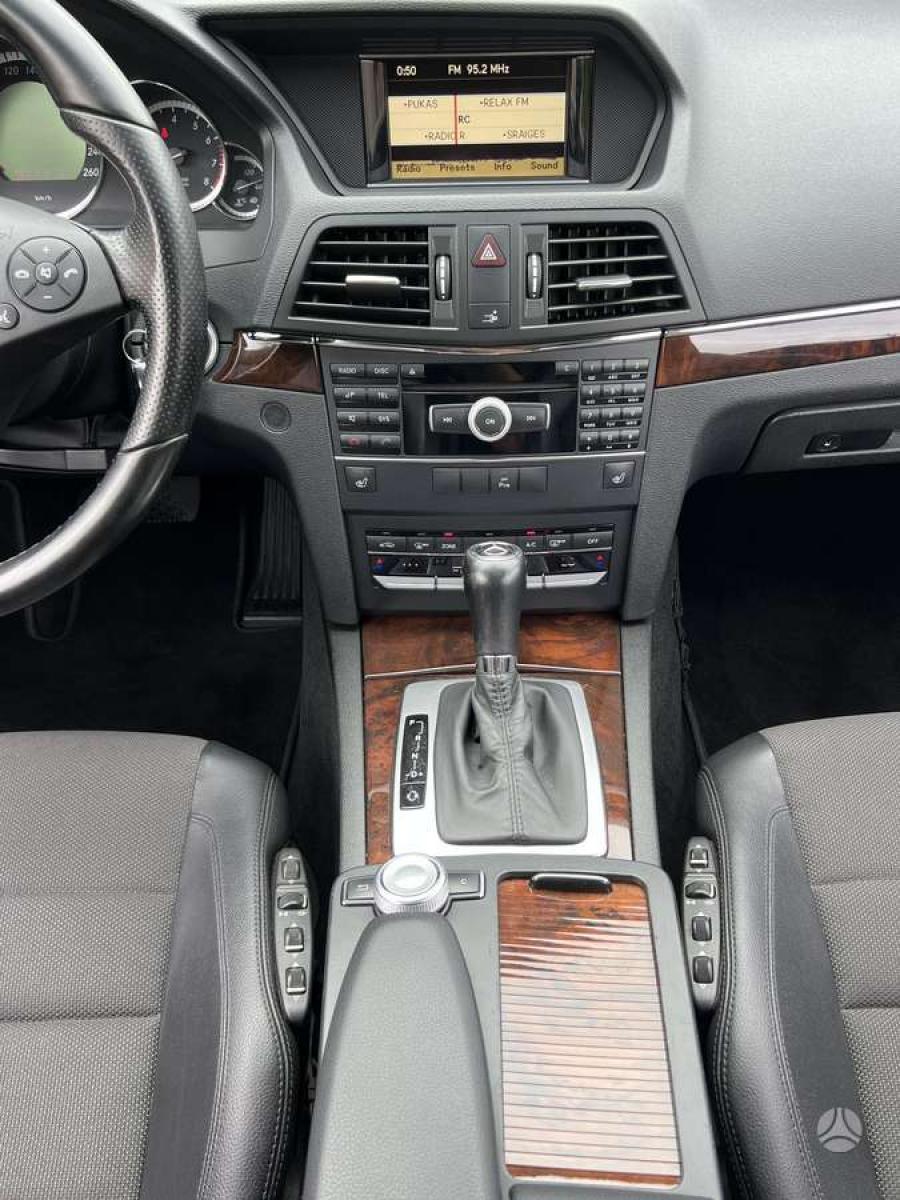 Grey Mercedes-Benz e-200 2010 in Kedainiai, with an engine capacity of 1.80 L and mileage of 246 thousand km for 7950 €, photo 31 on AUTOMOTO.COM.LV