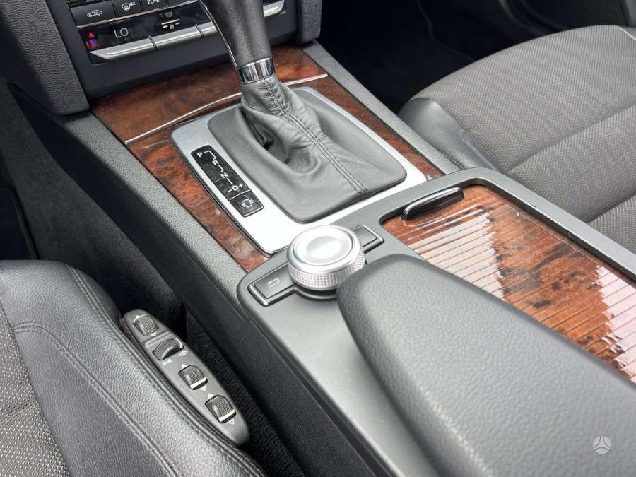 Grey Mercedes-Benz e-200 2010 in Kedainiai, with an engine capacity of 1.80 L and mileage of 246 thousand km for 7950 €, photo 32 on AUTOMOTO.COM.LV