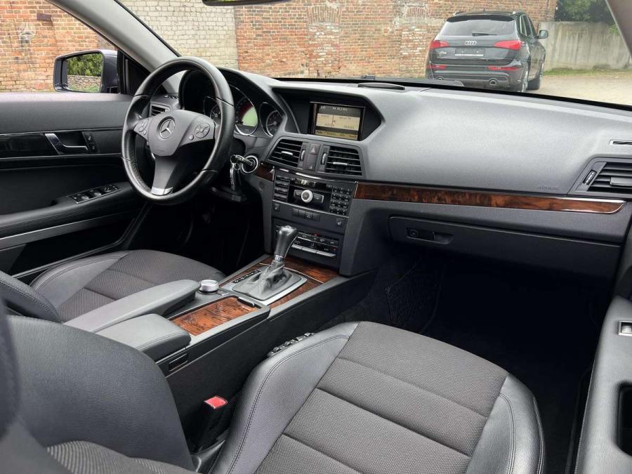 Grey Mercedes-Benz e-200 2010 in Kedainiai, with an engine capacity of 1.80 L and mileage of 246 thousand km for 7950 €, photo 38 on AUTOMOTO.COM.LV
