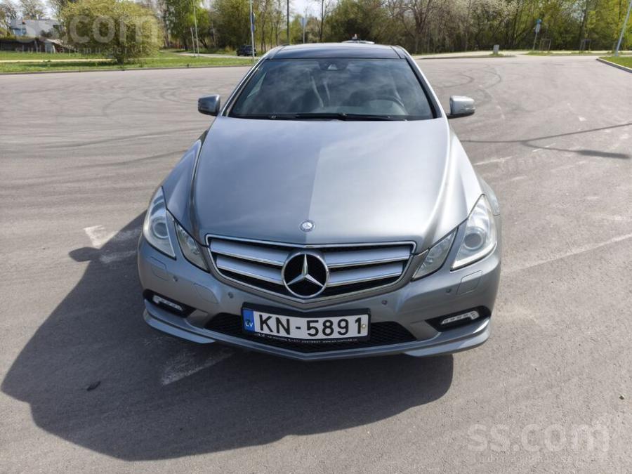 Pelēks Mercedes-Benz e-200 2011 Rīga, ar dzinēja tilpumu 1.80 L un nobraukumu 130 tūkst. km par 8880 €, foto 1 vietnē AUTOMOTO.COM.LV