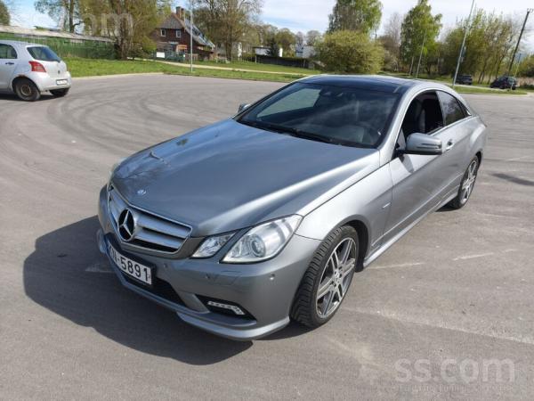 Pelēks Mercedes-Benz e-200 2011 Rīga, ar dzinēja tilpumu 1.80 L un nobraukumu 130 tūkst. km par 8880 €, foto 10 vietnē AUTOMOTO.COM.LV