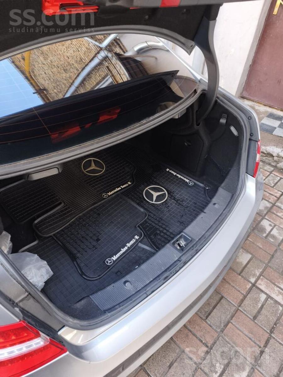 Pelēks Mercedes-Benz e-200 2011 Rīga, ar dzinēja tilpumu 1.80 L un nobraukumu 130 tūkst. km par 8880 €, foto 12 vietnē AUTOMOTO.COM.LV
