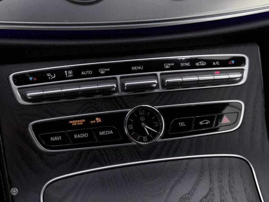 Grey Mercedes-Benz e-200 2017 in Vilnius, with an engine capacity of 1.99 L and mileage of 102 thousand km for 26950 €, photo 24 on AUTOMOTO.COM.LV