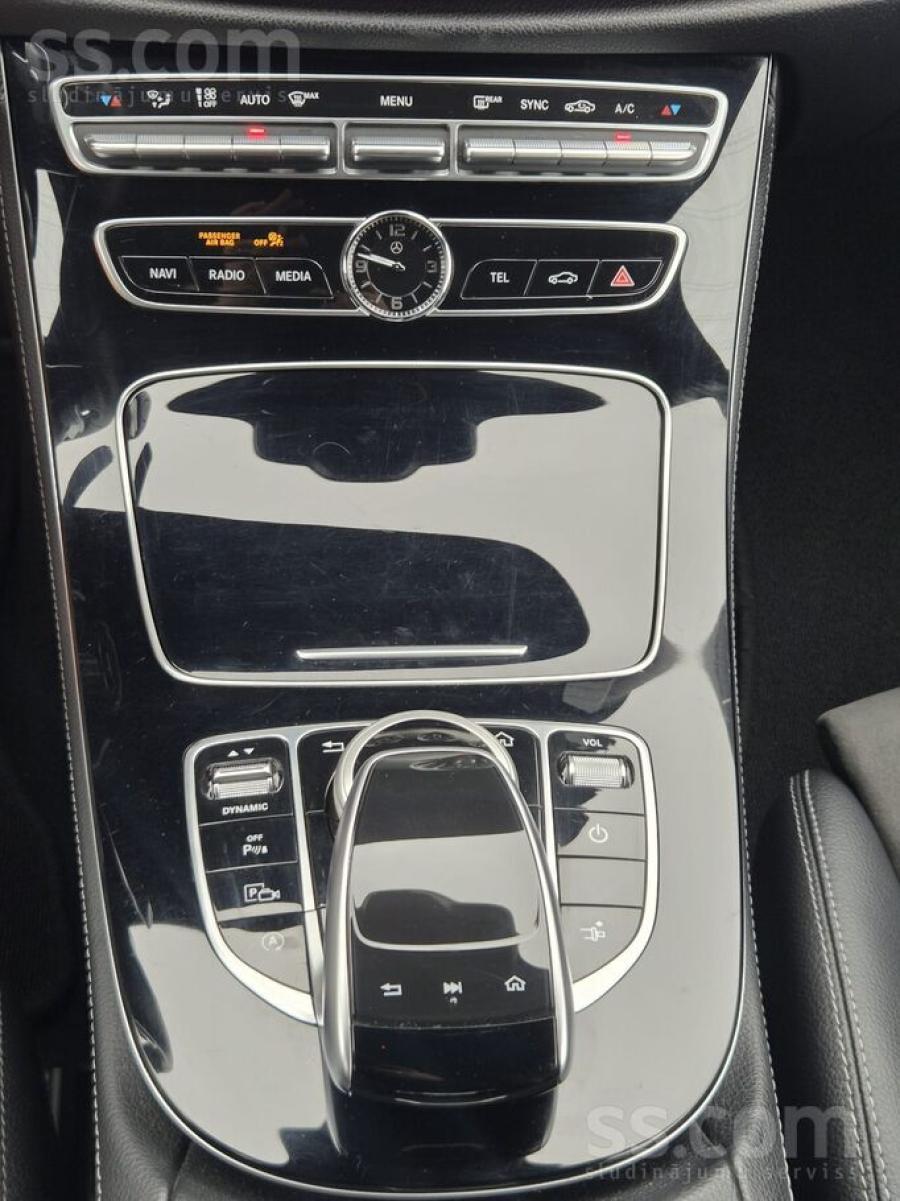 Pelēks Mercedes-Benz e-200 2019 Rīga, ar dzinēja tilpumu 2.00 L un nobraukumu 136 tūkst. km par 32990 €, foto 21 vietnē AUTOMOTO.COM.LV