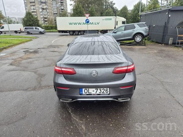 Серый Мерседес E 200 2019 в Рига, объемом двигателя 2.00 л и пробегом 136 тыс. км за 32990 €, фото 8 на AUTOMOTO.COM.LV