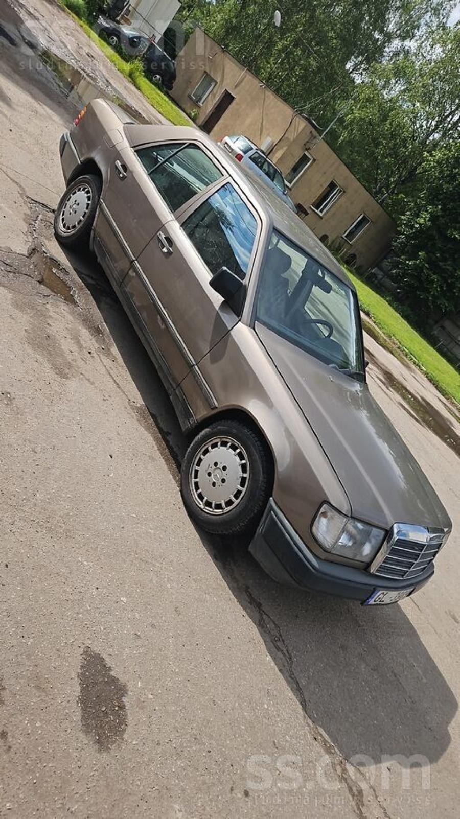 Pelēks Mercedes-Benz e-200 1988 Rīga, ar dzinēja tilpumu 2.00 L un nobraukumu 238 tūkst. km par 1300 €, foto 1 vietnē AUTOMOTO.COM.LV