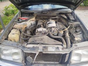 Grey Mercedes-Benz e-200 1992 in Vilnius, with an engine capacity of 2.00 L and mileage of 400 thousand km for 5200 €, photo 8 on AUTOMOTO.COM.LV