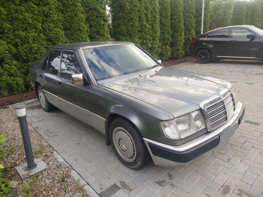 Grey Mercedes-Benz e-200 1992 in Vilnius, with an engine capacity of 2.00 L and mileage of 400 thousand km for 5200 €, photo 9 on AUTOMOTO.COM.LV