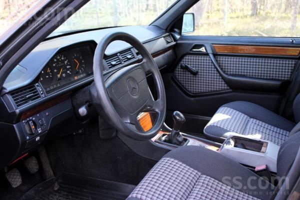 Серый Мерседес E 200 1993 в Рига, объемом двигателя 2.00 л и пробегом 470 тыс. км за 2999 €, фото 7 на AUTOMOTO.COM.LV