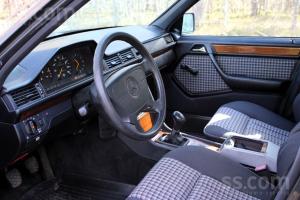 Серый Мерседес E 200 1993 в Рига, объемом двигателя 2.00 л и пробегом 470 тыс. км за 2999 €, фото 8 на AUTOMOTO.COM.LV