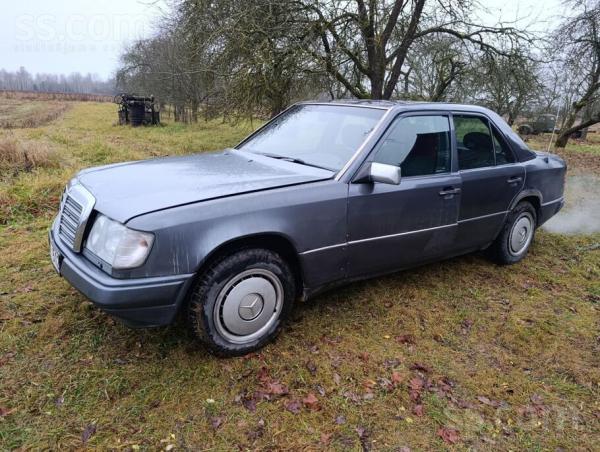 Grey Mercedes-Benz e-200 1994 in Jekabpils, with an engine capacity of 2.00 L and mileage of 439 thousand km for 1500 €, photo 1 on AUTOMOTO.COM.LV