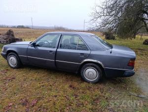 Grey Mercedes-Benz e-200 1994 in Jekabpils, with an engine capacity of 2.00 L and mileage of 439 thousand km for 1500 €, photo 3 on AUTOMOTO.COM.LV
