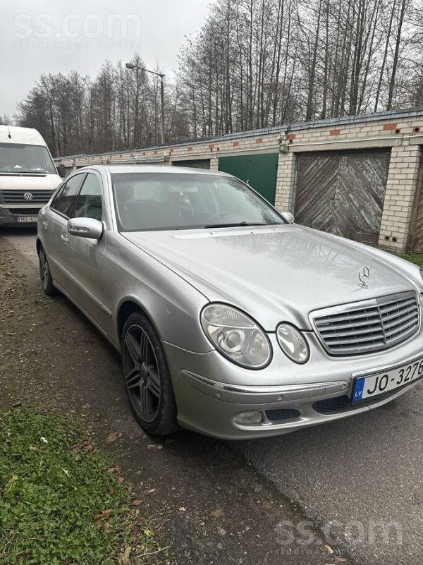 Grey Mercedes-Benz e-200 2002 in Riga, with an engine capacity of 1.80 L and mileage of 330 thousand km for 2500 €, photo 6 on AUTOMOTO.COM.LV