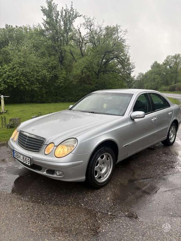 Mercedes-Benz e-200 2002 Prienai vietnē Pelēks Mercedes-Benz e-200 2002 Prienai, ar dzinēja tilpumu 2.15 L un nobraukumu 437 tūkst. km par 1700 €, foto 1 vietnē AUTOMOTO.COM.LV