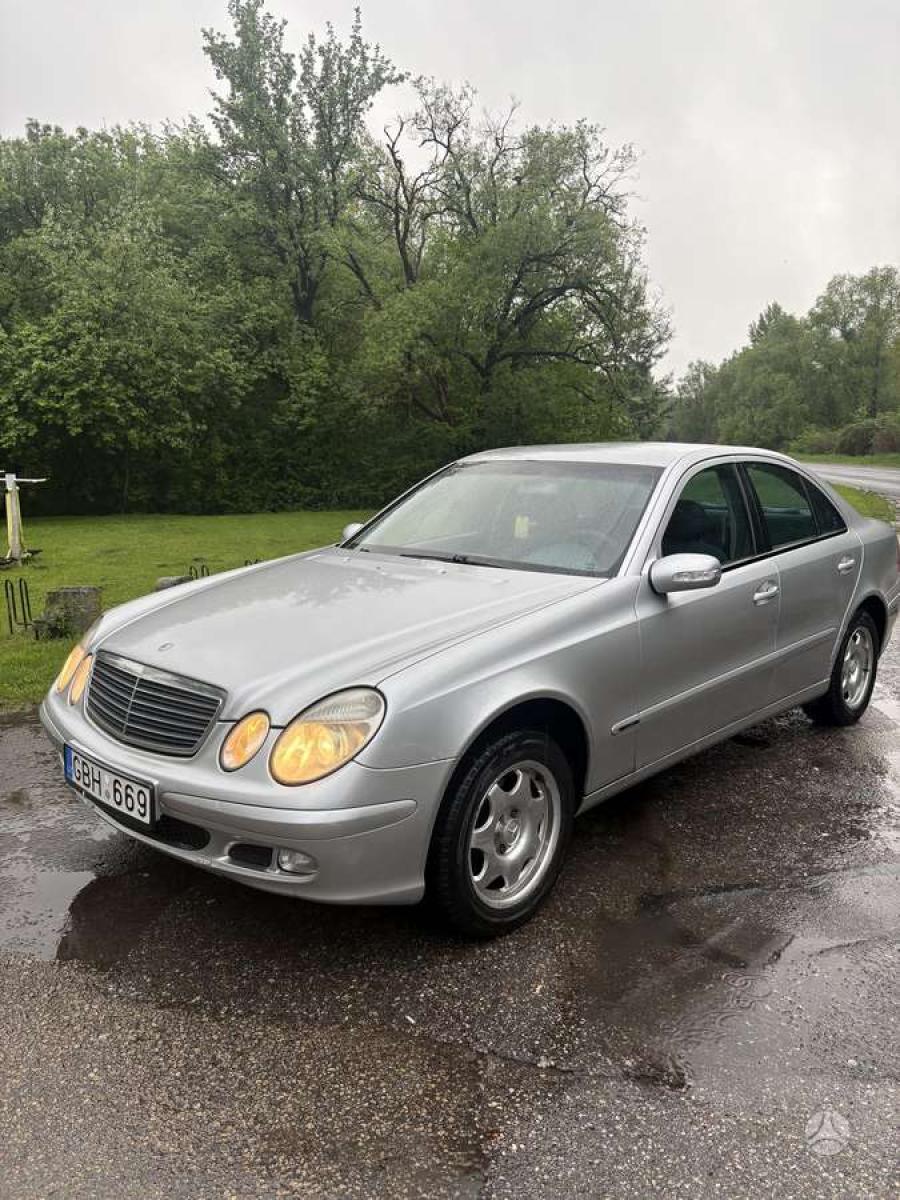 Pelēks Mercedes-Benz e-200 2002 Prienai, ar dzinēja tilpumu 2.15 L un nobraukumu 437 tūkst. km par 1700 €, foto 1 vietnē AUTOMOTO.COM.LV