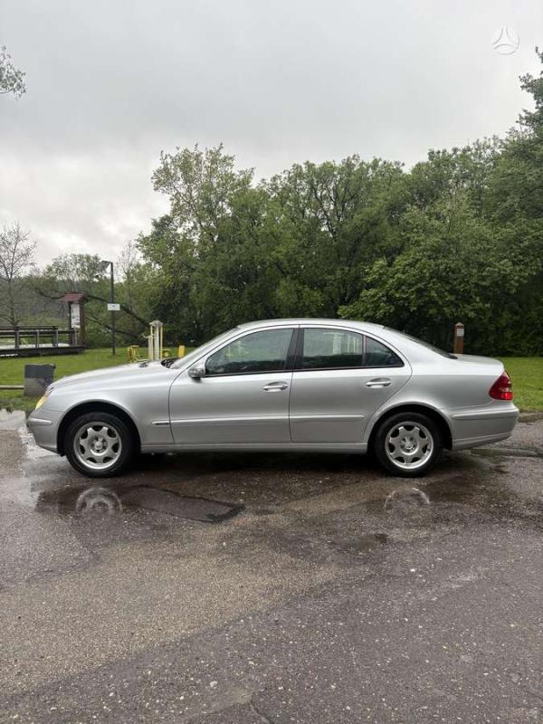 Mercedes-Benz e-200 2002 Prienai vietnē Pelēks Mercedes-Benz e-200 2002 Prienai, ar dzinēja tilpumu 2.15 L un nobraukumu 437 tūkst. km par 1700 €, foto 3 vietnē AUTOMOTO.COM.LV