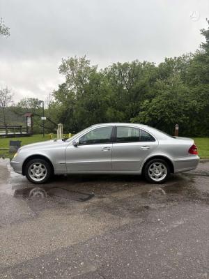 Pelēks Mercedes-Benz e-200 2002 Prienai, ar dzinēja tilpumu 2.15 L un nobraukumu 437 tūkst. km par 1700 €, foto 3 vietnē AUTOMOTO.COM.LV