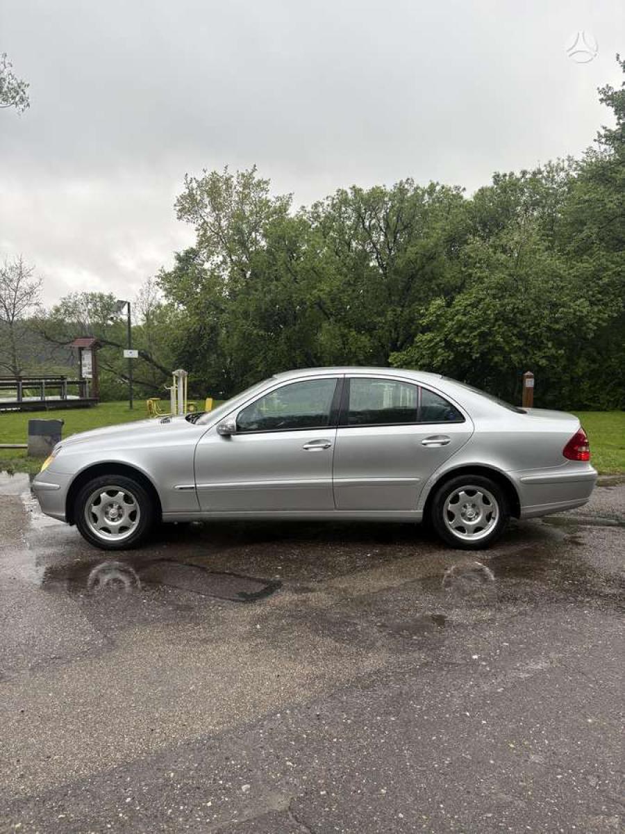 Pelēks Mercedes-Benz e-200 2002 Prienai, ar dzinēja tilpumu 2.15 L un nobraukumu 437 tūkst. km par 1700 €, foto 3 vietnē AUTOMOTO.COM.LV