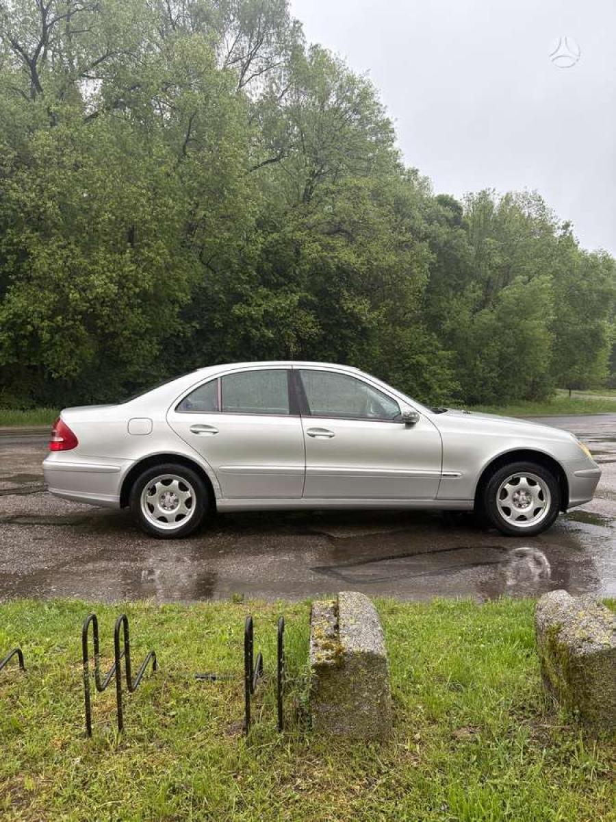 Pelēks Mercedes-Benz e-200 2002 Prienai, ar dzinēja tilpumu 2.15 L un nobraukumu 437 tūkst. km par 1700 €, foto 5 vietnē AUTOMOTO.COM.LV