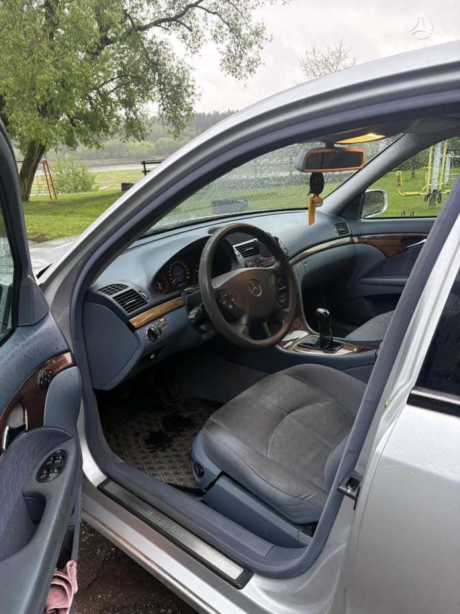 Pelēks Mercedes-Benz e-200 2002 Prienai, ar dzinēja tilpumu 2.15 L un nobraukumu 437 tūkst. km par 1700 €, foto 7 vietnē AUTOMOTO.COM.LV