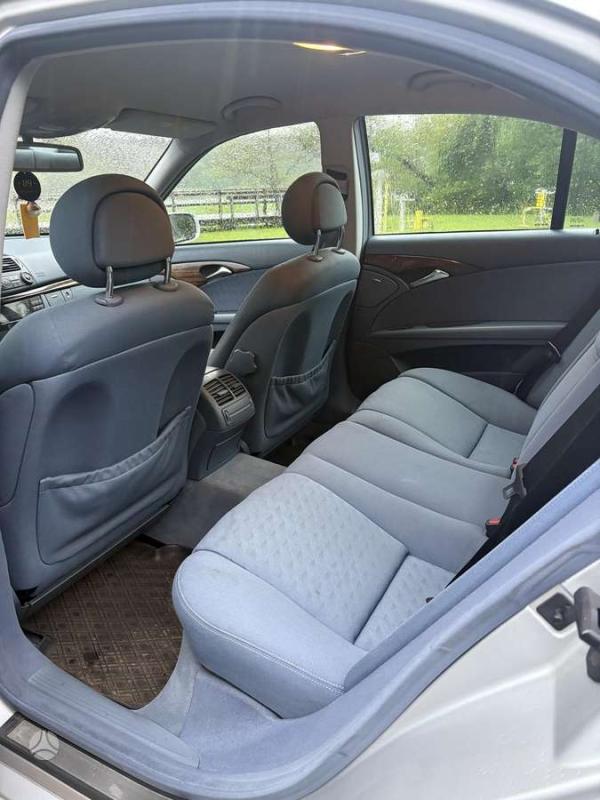 Mercedes-Benz e-200 2002 Prienai vietnē Pelēks Mercedes-Benz e-200 2002 Prienai, ar dzinēja tilpumu 2.15 L un nobraukumu 437 tūkst. km par 1700 €, foto 8 vietnē AUTOMOTO.COM.LV